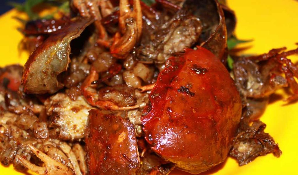 Cách làm cua đồng rang me đúng vị đưa cơm bạn đã biết?